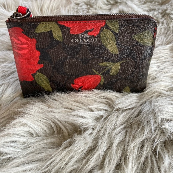 Coach | Bags | Nwt Coach Signature Roses Floral Corner Zip Wristl ...